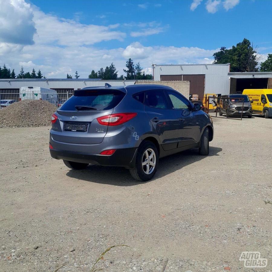 Grey Hyundai ix35 2014 in Marijampole, with an engine capacity of 1.70 L and mileage of 320 thousand km for 4850 €, photo 7 on AUTOMOTO.COM.LV