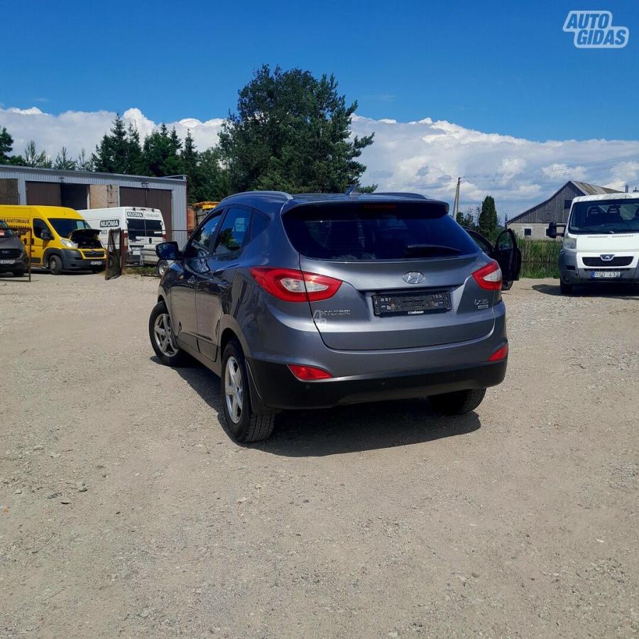 Grey Hyundai ix35 2014 in Marijampole, with an engine capacity of 1.70 L and mileage of 320 thousand km for 4850 €, photo 8 on AUTOMOTO.COM.LV