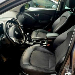Grey Hyundai ix35 2014 in Marijampole, with an engine capacity of 1.70 L and mileage of 320 thousand km for 4850 €, photo 13 on AUTOMOTO.COM.LV