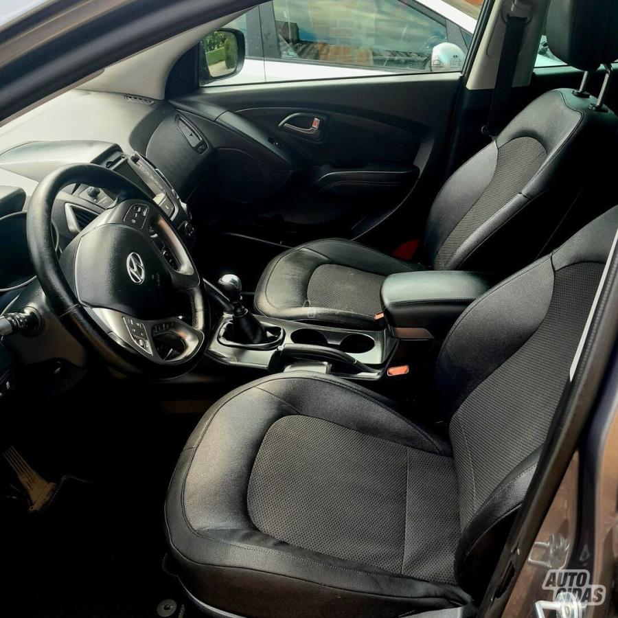 Grey Hyundai ix35 2014 in Marijampole, with an engine capacity of 1.70 L and mileage of 320 thousand km for 4850 €, photo 13 on AUTOMOTO.COM.LV
