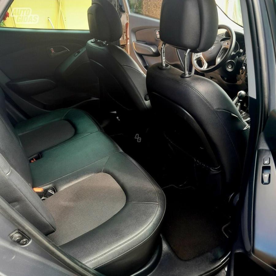 Grey Hyundai ix35 2014 in Marijampole, with an engine capacity of 1.70 L and mileage of 320 thousand km for 4850 €, photo 19 on AUTOMOTO.COM.LV