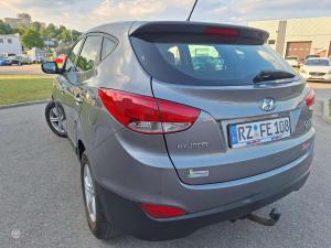 Grey Hyundai ix35 2014 in Jonava, with an engine capacity of 1.69 L and mileage of 178 thousand km for 6250 €, photo 3 on AUTOMOTO.COM.LV