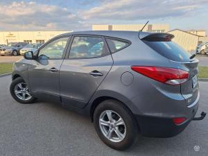 Grey Hyundai ix35 2014 in Jonava, with an engine capacity of 1.69 L and mileage of 178 thousand km for 6250 €, photo 4 on AUTOMOTO.COM.LV