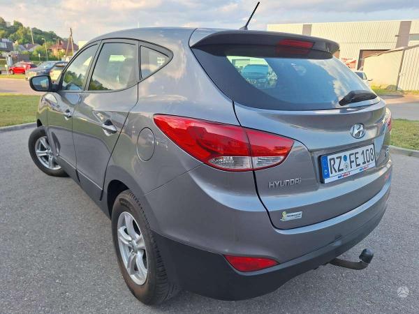 Grey Hyundai ix35 2014 in Jonava, with an engine capacity of 1.69 L and mileage of 178 thousand km for 6250 €, photo 4 on AUTOMOTO.COM.LV