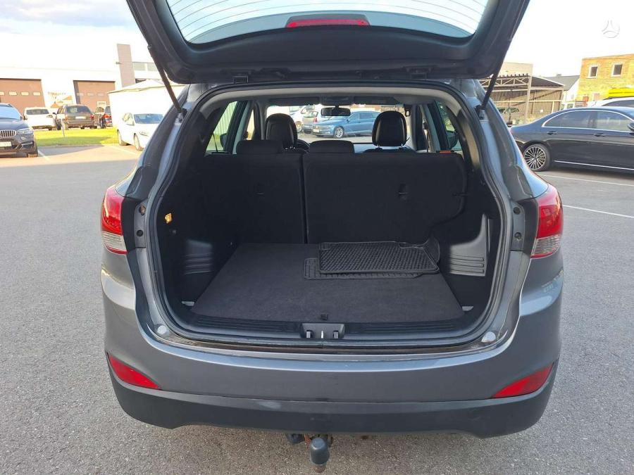 Grey Hyundai ix35 2014 in Jonava, with an engine capacity of 1.69 L and mileage of 178 thousand km for 6250 €, photo 13 on AUTOMOTO.COM.LV