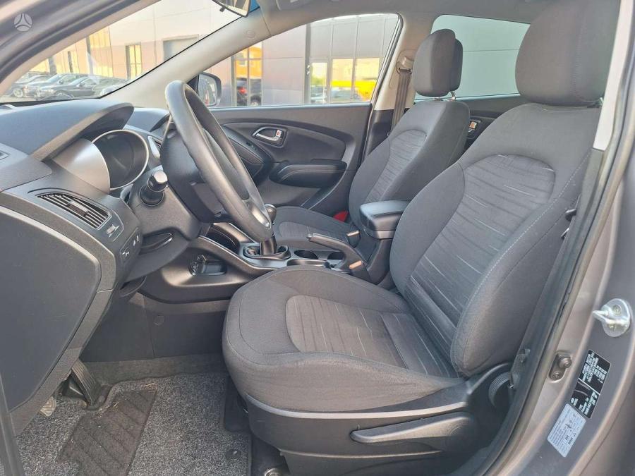 Grey Hyundai ix35 2014 in Jonava, with an engine capacity of 1.69 L and mileage of 178 thousand km for 6250 €, photo 15 on AUTOMOTO.COM.LV