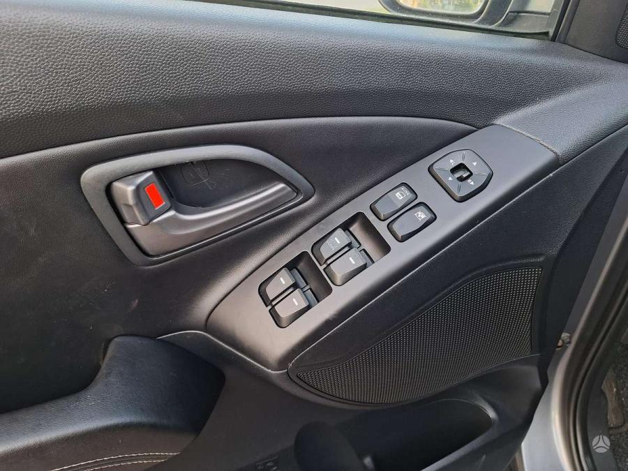 Grey Hyundai ix35 2014 in Jonava, with an engine capacity of 1.69 L and mileage of 178 thousand km for 6250 €, photo 16 on AUTOMOTO.COM.LV