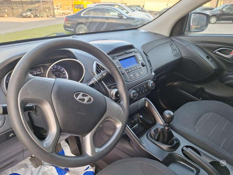 Grey Hyundai ix35 2014 in Jonava, with an engine capacity of 1.69 L and mileage of 178 thousand km for 6250 €, photo 17 on AUTOMOTO.COM.LV