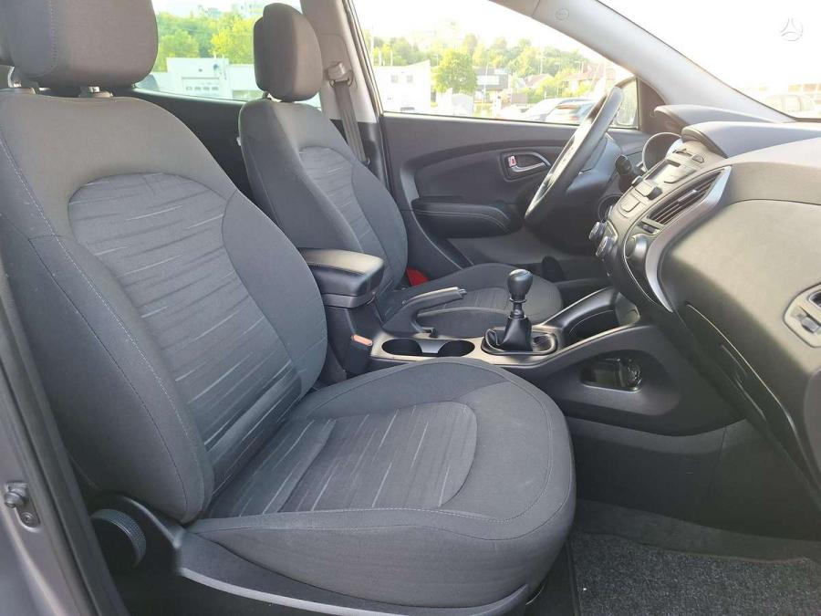 Grey Hyundai ix35 2014 in Jonava, with an engine capacity of 1.69 L and mileage of 178 thousand km for 6250 €, photo 18 on AUTOMOTO.COM.LV