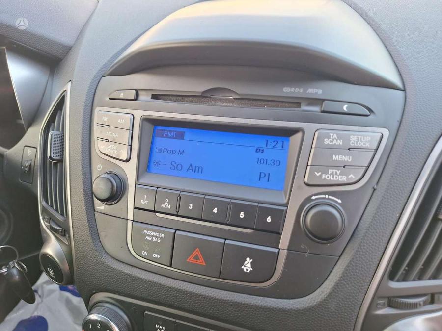 Grey Hyundai ix35 2014 in Jonava, with an engine capacity of 1.69 L and mileage of 178 thousand km for 6250 €, photo 19 on AUTOMOTO.COM.LV