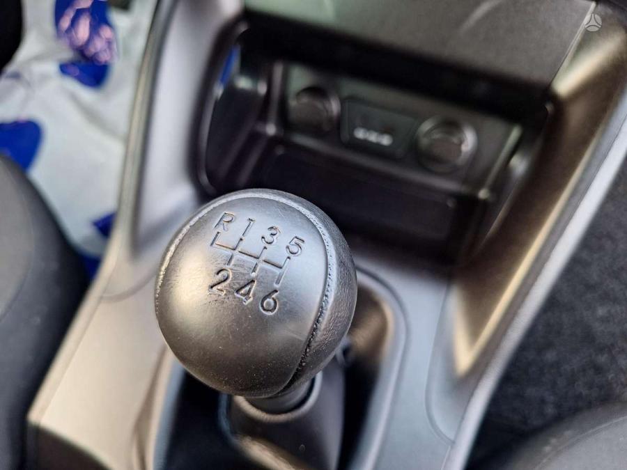 Grey Hyundai ix35 2014 in Jonava, with an engine capacity of 1.69 L and mileage of 178 thousand km for 6250 €, photo 23 on AUTOMOTO.COM.LV