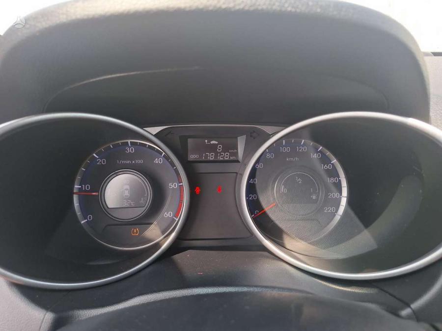 Grey Hyundai ix35 2014 in Jonava, with an engine capacity of 1.69 L and mileage of 178 thousand km for 6250 €, photo 24 on AUTOMOTO.COM.LV