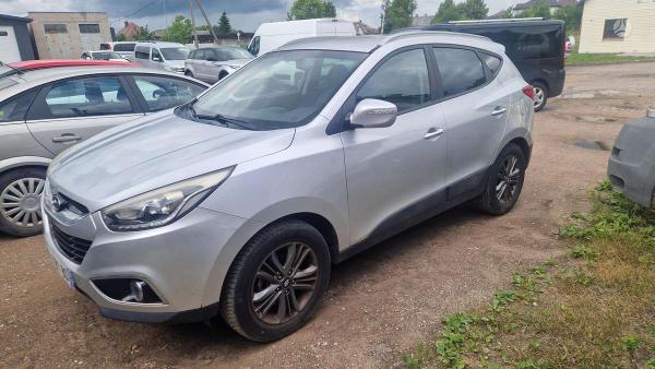 Grey Hyundai ix35 2014 in Taurage, with an engine capacity of 1.69 L and mileage of 230 thousand km for 5950 €, photo 1 on AUTOMOTO.COM.LV