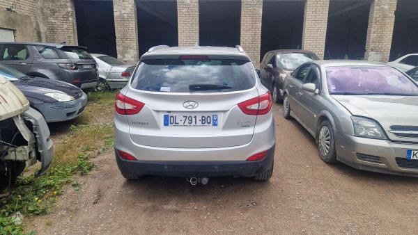 Grey Hyundai ix35 2014 in Taurage, with an engine capacity of 1.69 L and mileage of 230 thousand km for 5950 €, photo 2 on AUTOMOTO.COM.LV