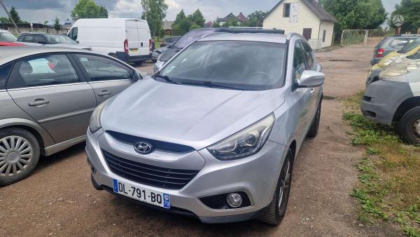 Grey Hyundai ix35 2014 in Taurage, with an engine capacity of 1.69 L and mileage of 230 thousand km for 5950 €, photo 4 on AUTOMOTO.COM.LV