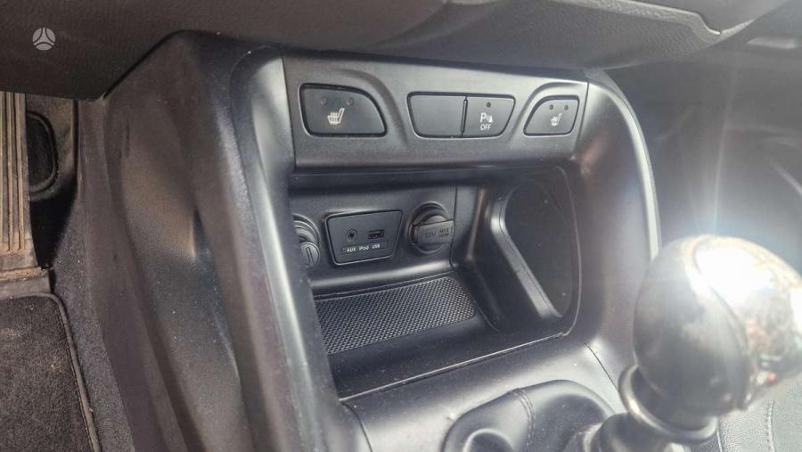 Grey Hyundai ix35 2014 in Taurage, with an engine capacity of 1.69 L and mileage of 230 thousand km for 5950 €, photo 8 on AUTOMOTO.COM.LV