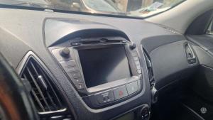 Grey Hyundai ix35 2014 in Taurage, with an engine capacity of 1.69 L and mileage of 230 thousand km for 5950 €, photo 9 on AUTOMOTO.COM.LV