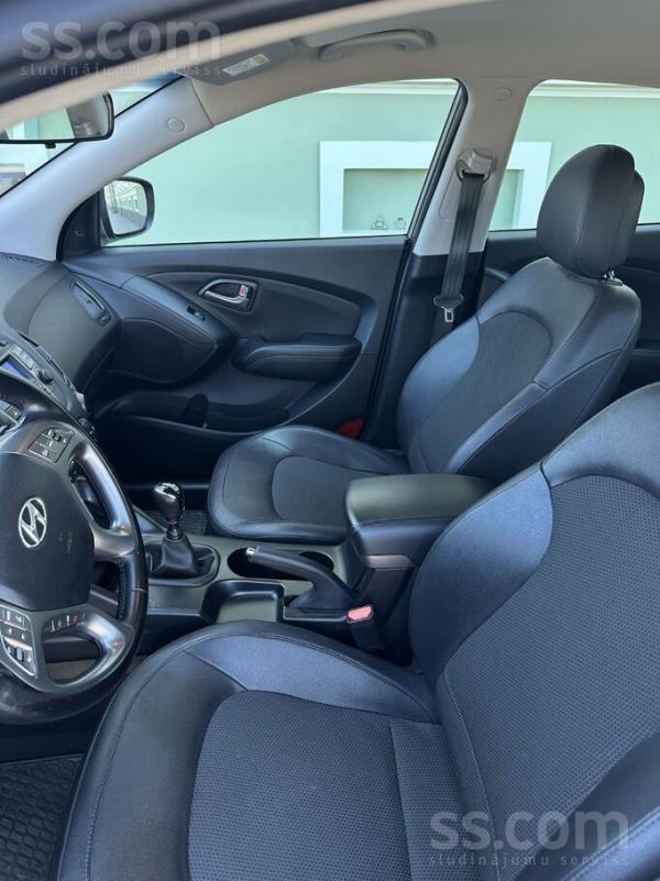 Pelēks Hyundai ix35 2014 Rīga, ar dzinēja tilpumu 2.00 L un nobraukumu 239 tūkst. km par 6850 €, foto 7 vietnē AUTOMOTO.COM.LV
