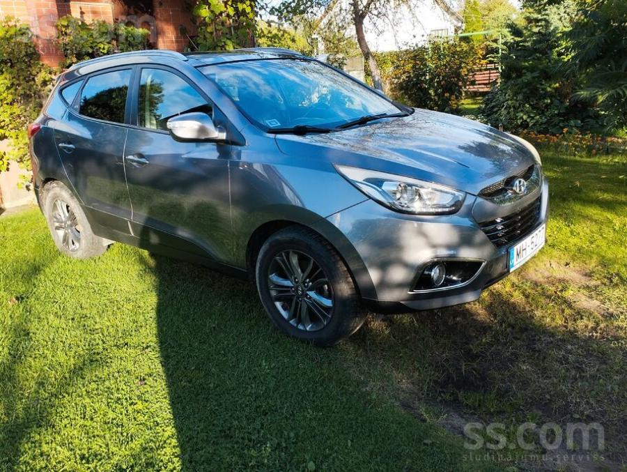 Grey Hyundai ix35 2014 in Riga, with an engine capacity of 1.70 L and mileage of 240 thousand km for 5500 €, photo 1 on AUTOMOTO.COM.LV