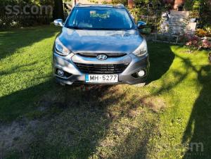Grey Hyundai ix35 2014 in Riga, with an engine capacity of 1.70 L and mileage of 240 thousand km for 5500 €, photo 3 on AUTOMOTO.COM.LV