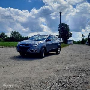 Pelēks Hyundai ix35 2014 Marijampole, ar dzinēja tilpumu 1.70 L un nobraukumu 310 tūkst. km par 4950 €, foto 3 vietnē AUTOMOTO.COM.LV