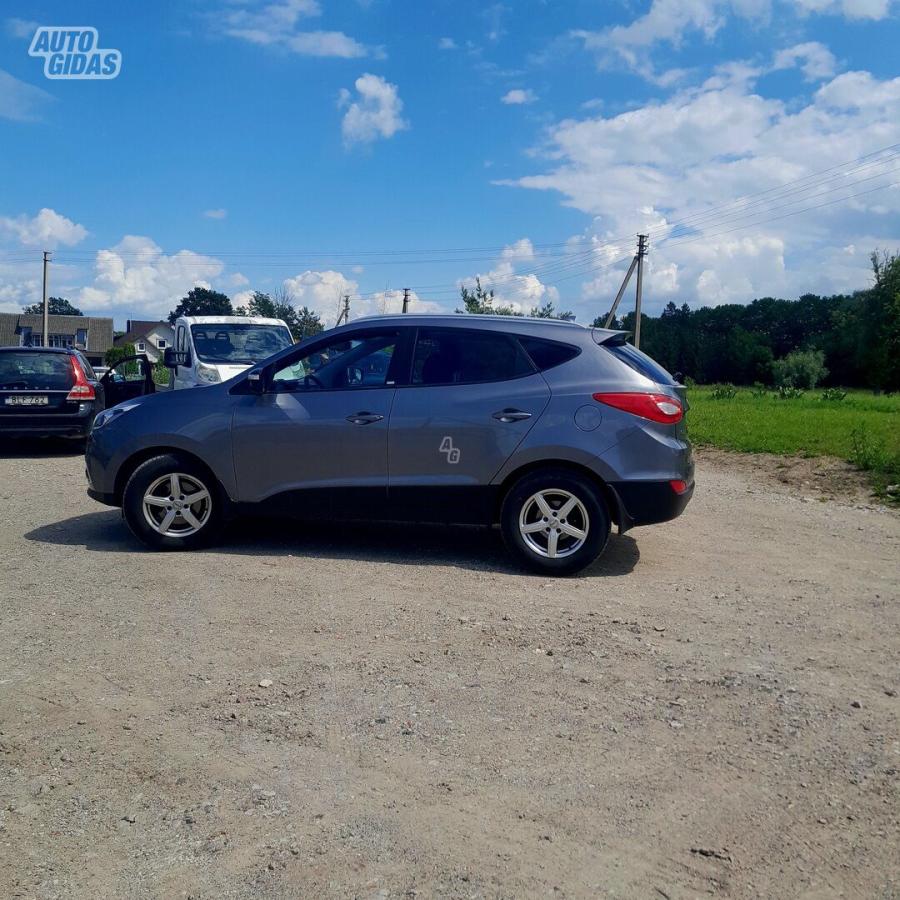 Pelēks Hyundai ix35 2014 Marijampole, ar dzinēja tilpumu 1.70 L un nobraukumu 310 tūkst. km par 4950 €, foto 6 vietnē AUTOMOTO.COM.LV