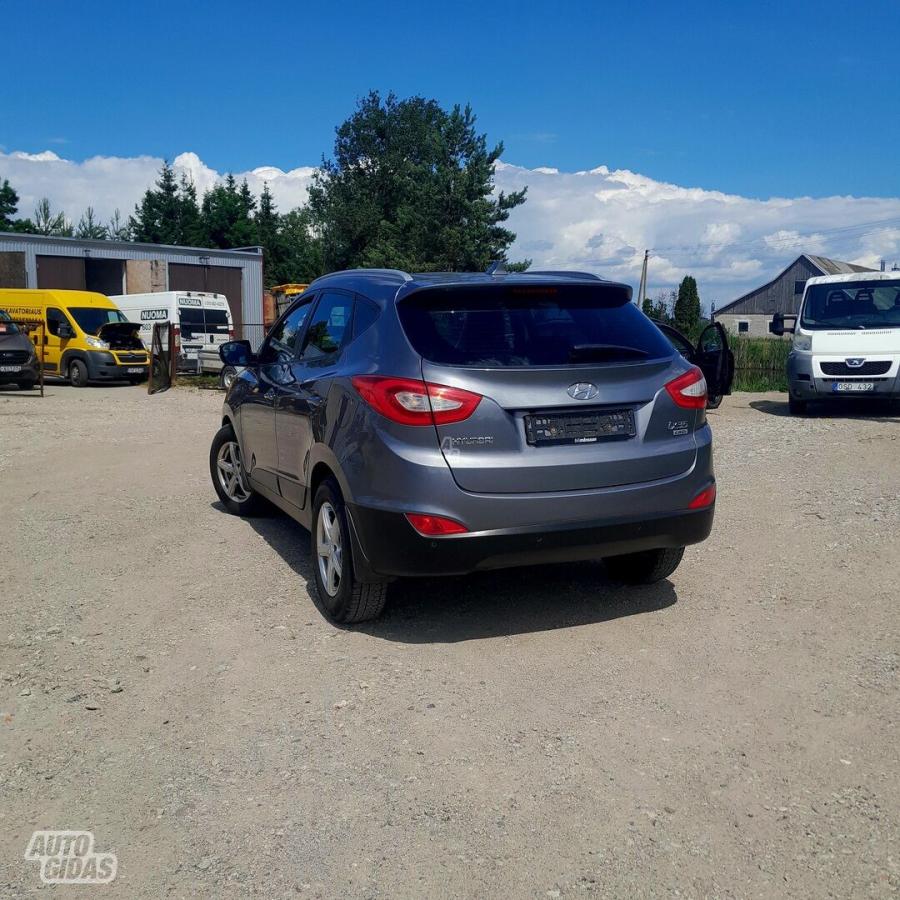 Pelēks Hyundai ix35 2014 Marijampole, ar dzinēja tilpumu 1.70 L un nobraukumu 310 tūkst. km par 4950 €, foto 8 vietnē AUTOMOTO.COM.LV