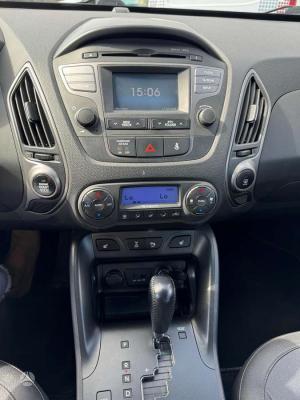 Grey Hyundai ix35 2014 in Vilnius, with an engine capacity of 2.00 L and mileage of 185 thousand km for 7000 €, photo 5 on AUTOMOTO.COM.LV