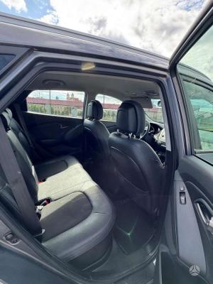 Grey Hyundai ix35 2014 in Vilnius, with an engine capacity of 2.00 L and mileage of 185 thousand km for 7000 €, photo 9 on AUTOMOTO.COM.LV