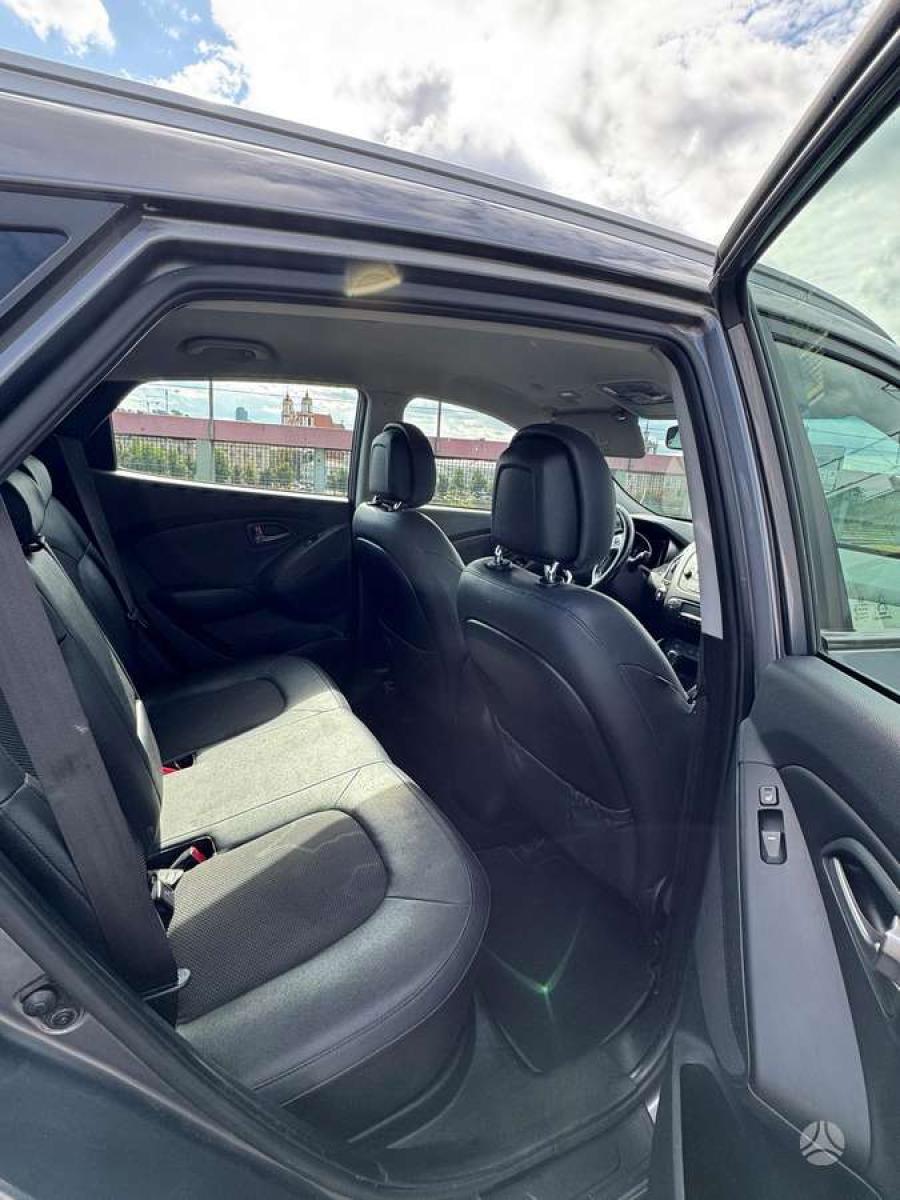 Grey Hyundai ix35 2014 in Vilnius, with an engine capacity of 2.00 L and mileage of 185 thousand km for 7000 €, photo 9 on AUTOMOTO.COM.LV