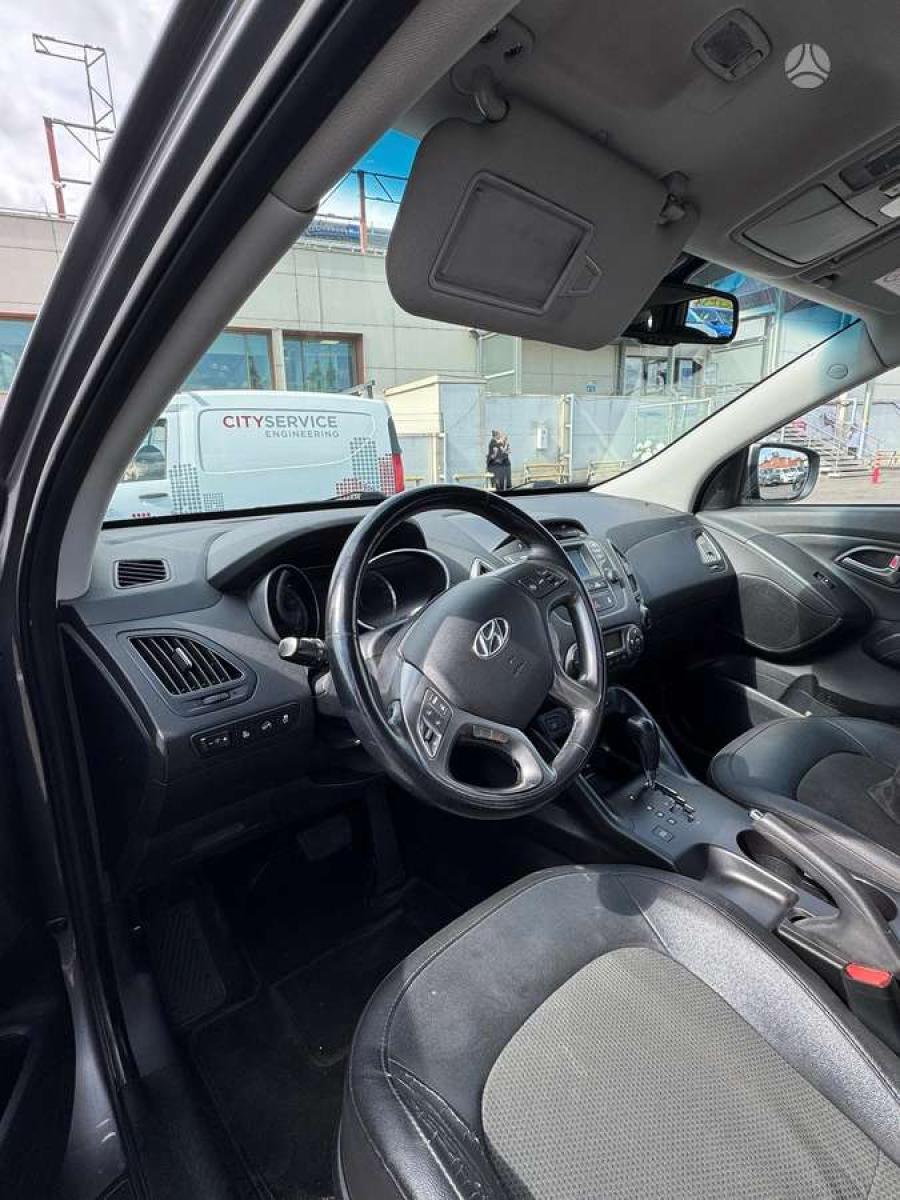 Grey Hyundai ix35 2014 in Vilnius, with an engine capacity of 2.00 L and mileage of 185 thousand km for 7000 €, photo 11 on AUTOMOTO.COM.LV