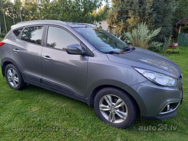 Hyundai ix35 2014 Viljandi vietnē Pelēks Hyundai ix35 2014 Viljandi, ar dzinēja tilpumu 2.00 L un nobraukumu 203 tūkst. km par 5700 €, foto 4 vietnē AUTOMOTO.COM.LV