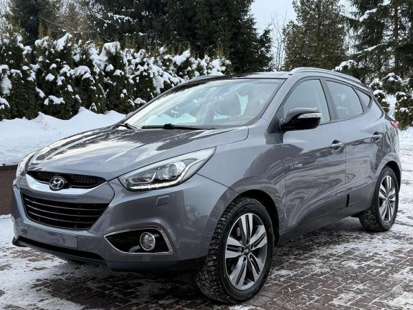 Grey Hyundai ix35 2015 in Utena, with an engine capacity of 1.69 L and mileage of 260 thousand km for 7990 €, photo 1 on AUTOMOTO.COM.LV