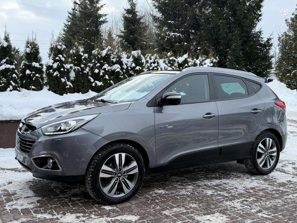 Grey Hyundai ix35 2015 in Utena, with an engine capacity of 1.69 L and mileage of 260 thousand km for 7990 €, photo 2 on AUTOMOTO.COM.LV