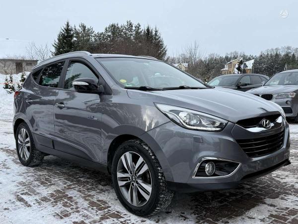 Grey Hyundai ix35 2015 in Utena, with an engine capacity of 1.69 L and mileage of 260 thousand km for 7990 €, photo 3 on AUTOMOTO.COM.LV
