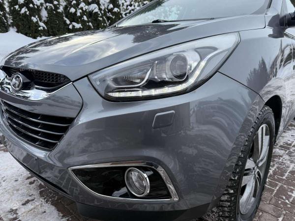 Grey Hyundai ix35 2015 in Utena, with an engine capacity of 1.69 L and mileage of 260 thousand km for 7990 €, photo 9 on AUTOMOTO.COM.LV