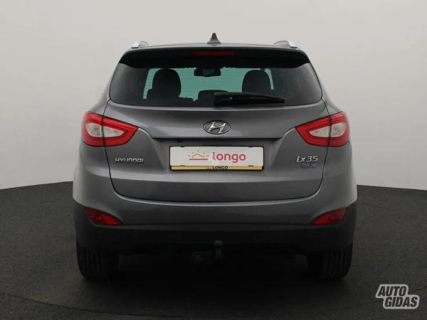 Grey Hyundai ix35 2015 in Vilnius, with an engine capacity of 1.70 L and mileage of 160 thousand km for 10599 €, photo 5 on AUTOMOTO.COM.LV