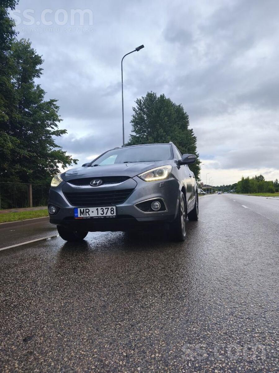 Grey Hyundai ix35 2015 in Riga, with an engine capacity of 2.00 L and mileage of 220 thousand km for 10100 €, photo 1 on AUTOMOTO.COM.LV
