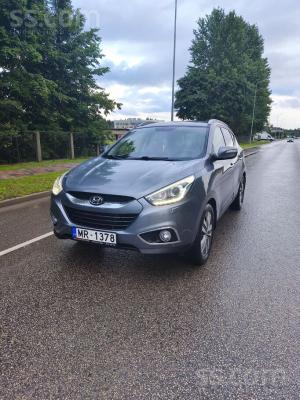 Grey Hyundai ix35 2015 in Riga, with an engine capacity of 2.00 L and mileage of 220 thousand km for 10100 €, photo 3 on AUTOMOTO.COM.LV