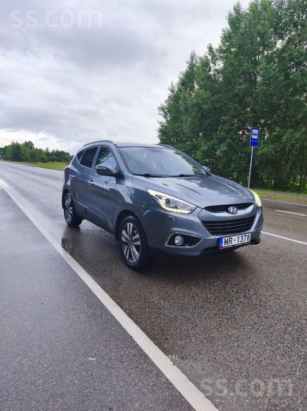 Grey Hyundai ix35 2015 in Riga, with an engine capacity of 2.00 L and mileage of 220 thousand km for 10100 €, photo 5 on AUTOMOTO.COM.LV