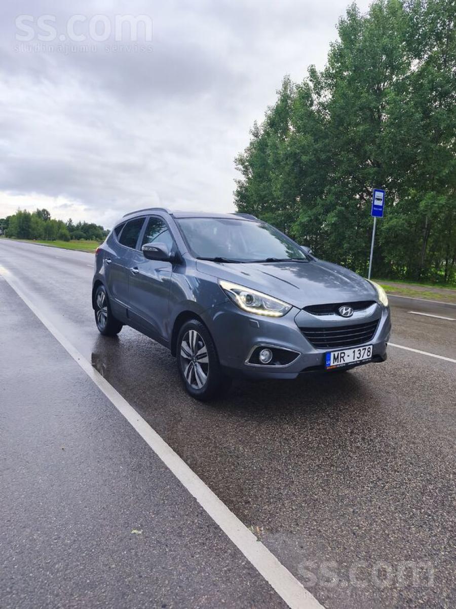 Grey Hyundai ix35 2015 in Riga, with an engine capacity of 2.00 L and mileage of 220 thousand km for 10100 €, photo 6 on AUTOMOTO.COM.LV