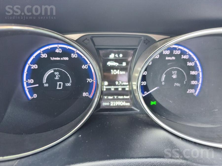 Grey Hyundai ix35 2015 in Riga, with an engine capacity of 2.00 L and mileage of 220 thousand km for 10100 €, photo 12 on AUTOMOTO.COM.LV
