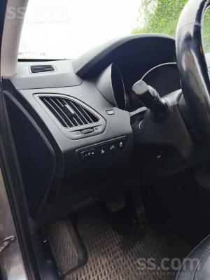 Grey Hyundai ix35 2015 in Riga, with an engine capacity of 2.00 L and mileage of 220 thousand km for 10100 €, photo 13 on AUTOMOTO.COM.LV