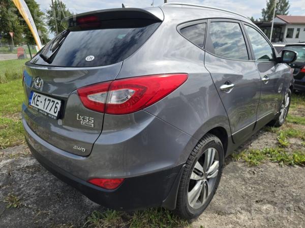 Grey Hyundai ix35 2015 in Ogre, with an engine capacity of 2.00 L and mileage of 350 thousand km for 6090 €, photo 2 on AUTOMOTO.COM.LV