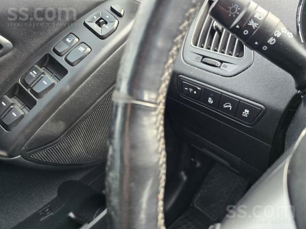 Grey Hyundai ix35 2015 in Ogre, with an engine capacity of 2.00 L and mileage of 350 thousand km for 6090 €, photo 8 on AUTOMOTO.COM.LV