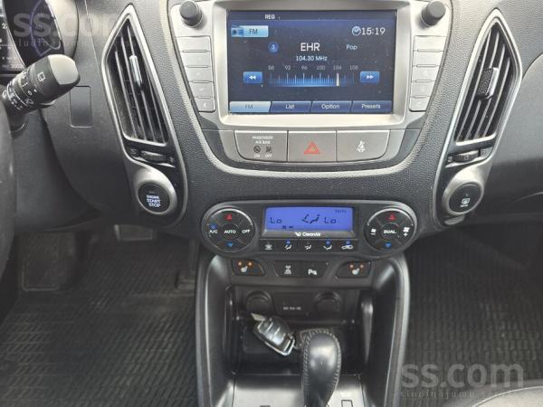 Grey Hyundai ix35 2015 in Ogre, with an engine capacity of 2.00 L and mileage of 350 thousand km for 6090 €, photo 9 on AUTOMOTO.COM.LV