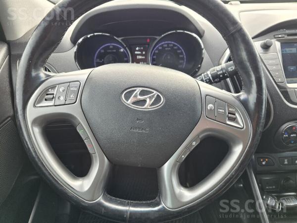 Grey Hyundai ix35 2015 in Ogre, with an engine capacity of 2.00 L and mileage of 350 thousand km for 6090 €, photo 10 on AUTOMOTO.COM.LV