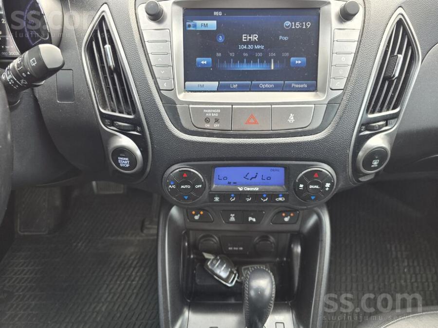 Grey Hyundai ix35 2015 in Ogre, with an engine capacity of 2.00 L and mileage of 350 thousand km for 5500 €, photo 10 on AUTOMOTO.COM.LV