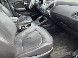 Grey Hyundai ix35 2015 in Ogre, with an engine capacity of 2.00 L and mileage of 350 thousand km for 5500 €, photo 17 on AUTOMOTO.COM.LV