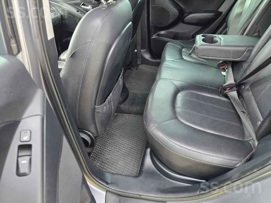 Grey Hyundai ix35 2015 in Ogre, with an engine capacity of 2.00 L and mileage of 350 thousand km for 5500 €, photo 18 on AUTOMOTO.COM.LV